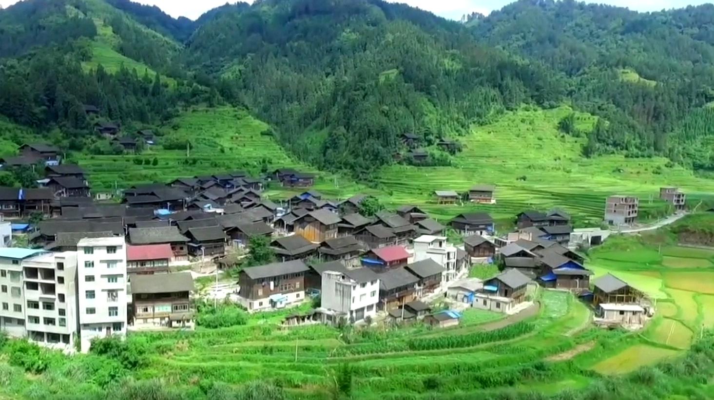 实拍:贵州的一个侗族村寨,风景非常的美