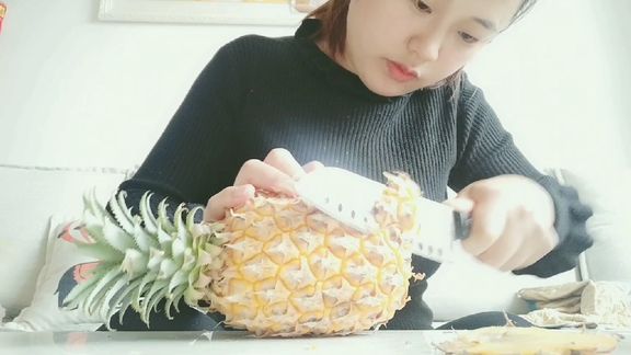 卖水果的老板说没有水果刀没法给削,生气拿家自己削,能削成功吗