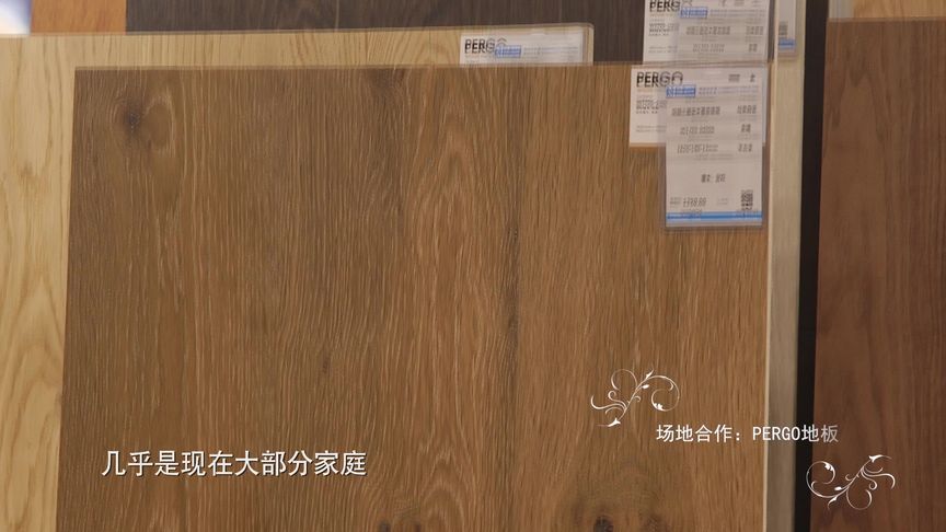 地板装修首选复合型地板,材料特殊,用毛巾擦一下轻松搞定污渍