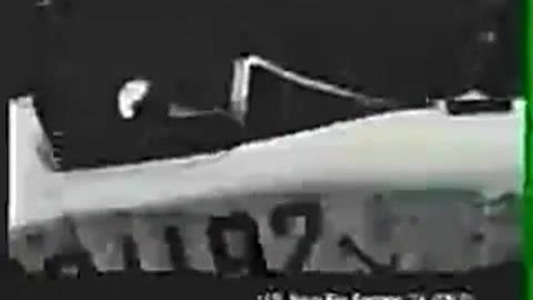 实拍2001年南海撞机 中方飞行员王伟牺牲