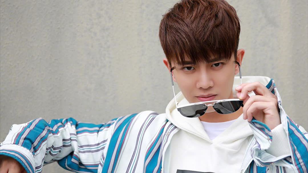 当明星跳广场舞:任嘉伦变身广场舞男团,孟美岐感觉不会跳舞了!