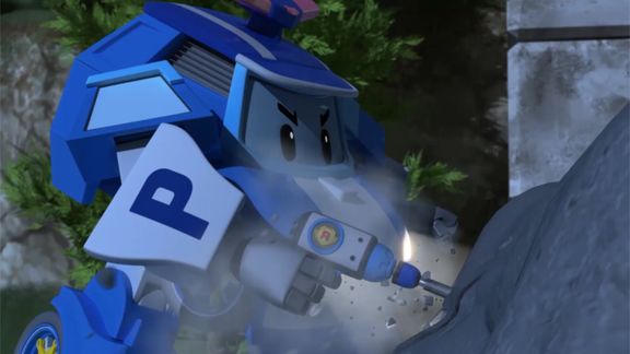 变形警车珀利:小汽车困山洞,珀利变身后,去洞门口救援