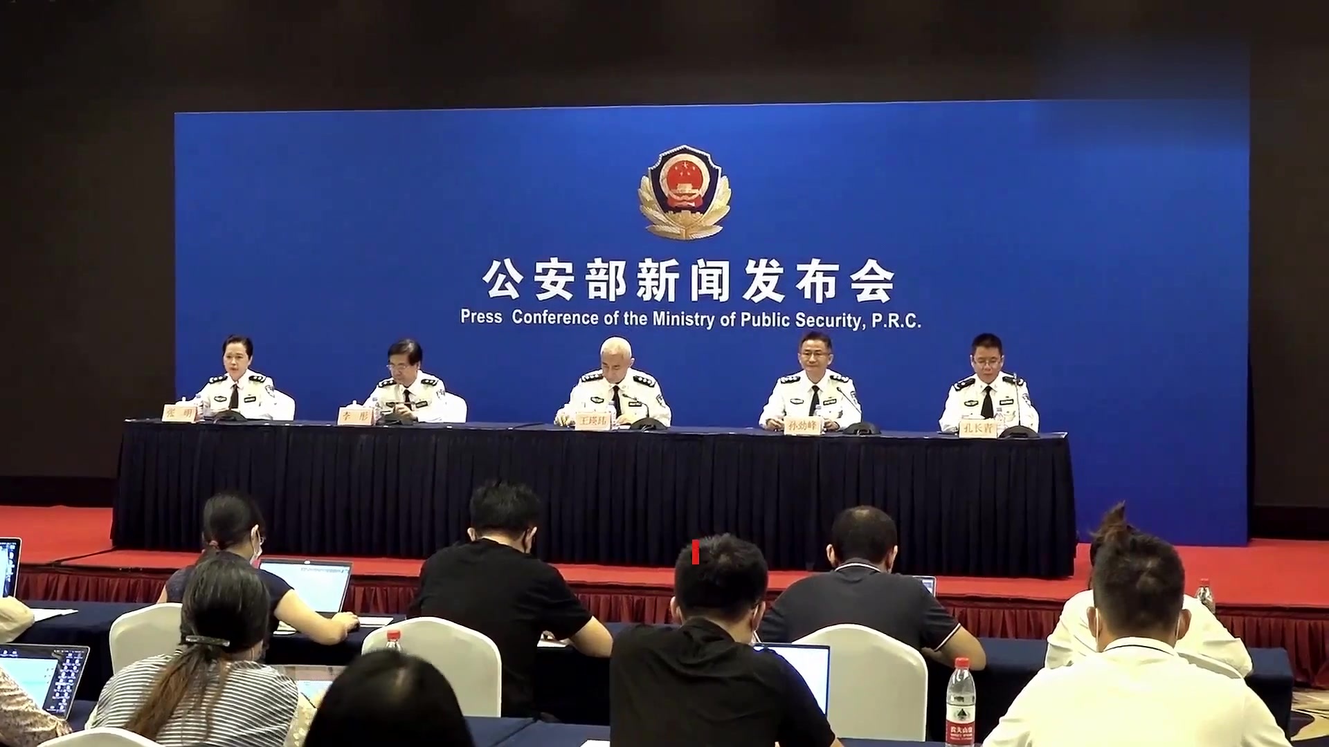 公安部:"百日行动"依法关停"网络水军"账号21万余个