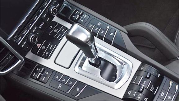 开自动档车的朋友注意了,这样开车最省油,一个月帮你省下好几百