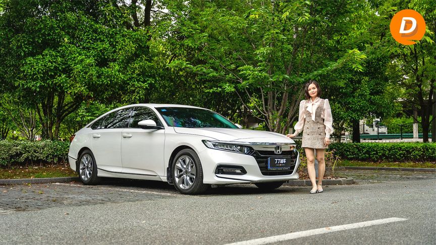 【低配行不行】中控触控屏都没有,18万的雅阁凭什么热销?