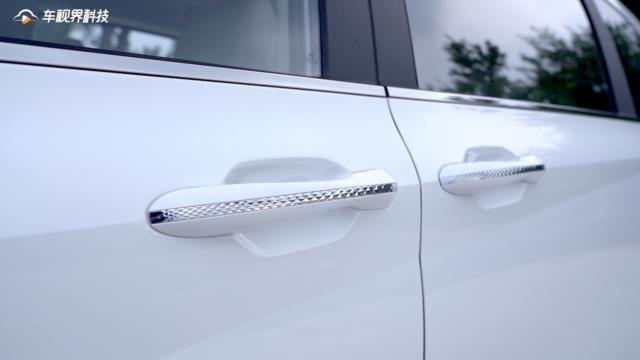 门把手参数化纹理辨识度高 库斯途全车多处都有该设计