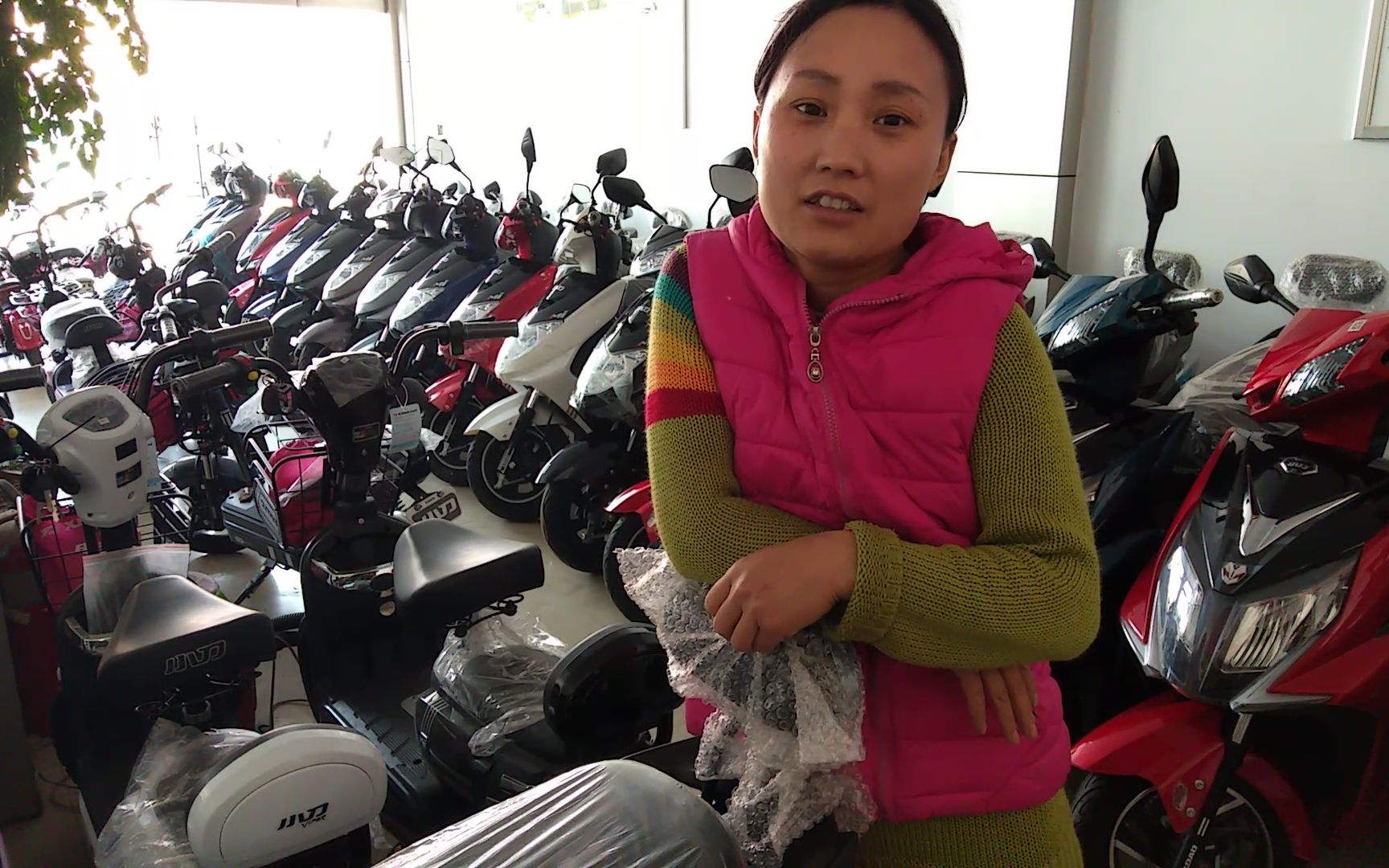 农村电动车换电瓶,一定要春天去,听老板说为什么?