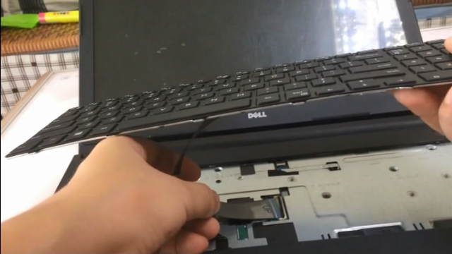 别被坑了,教你简单学会笔记本键盘的拆解与更换