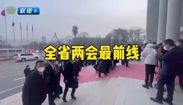 两会最前线|记者带您走进会议现场