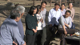 《我的土地我的家》国家取消农业税,还发钱鼓励种地,村民乐的合不拢嘴