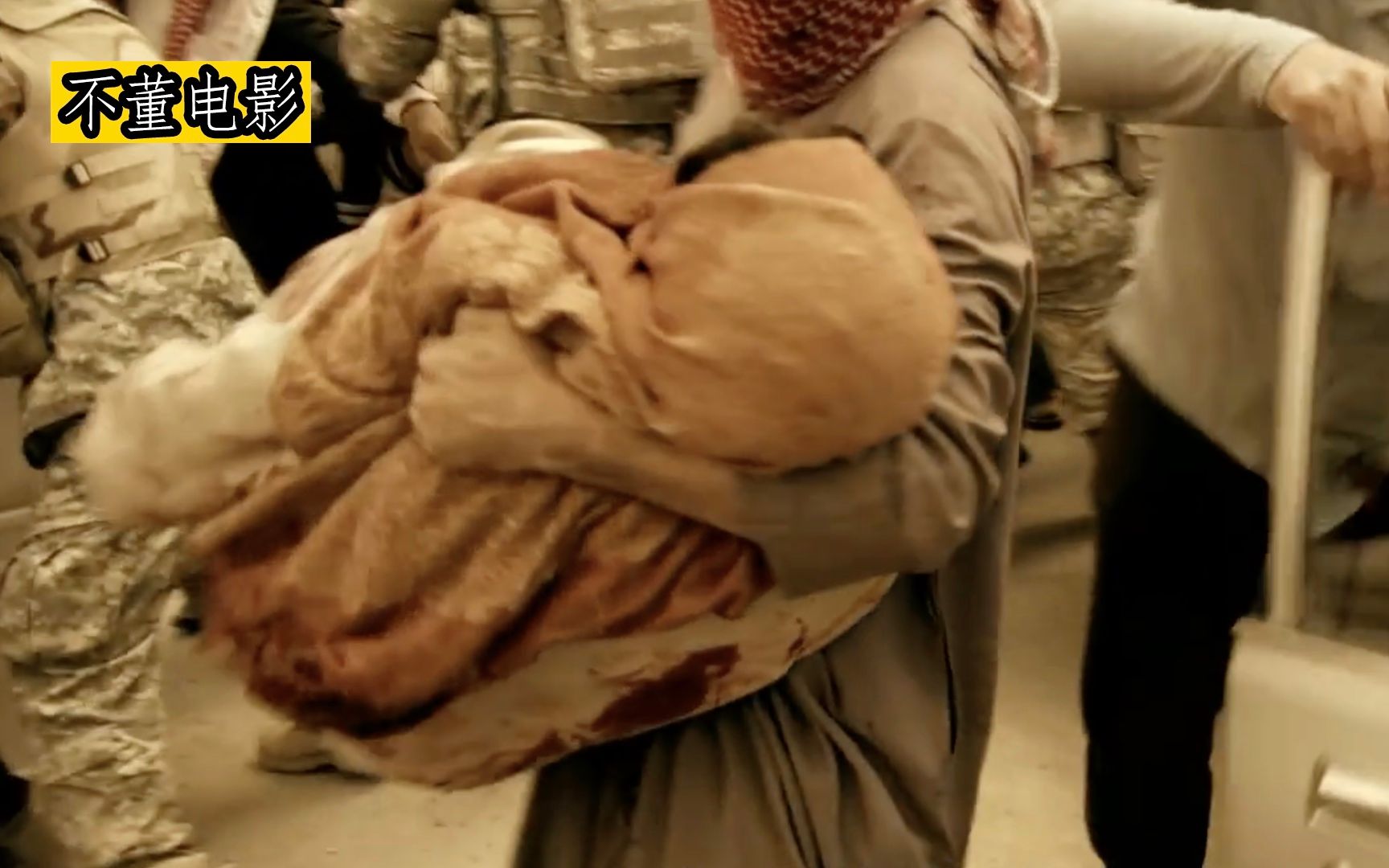 绝对真实:美军在伊拉克,用机枪扫射孕妇,场面残忍至极!战争片