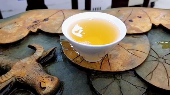 泡功夫茶新茶友,推荐用盖碗冲泡