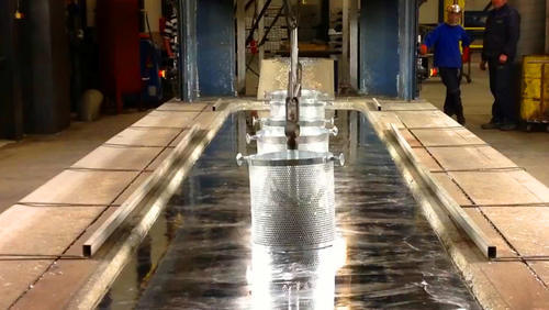 听过不一定见过,这就是热镀锌工艺,长见识了