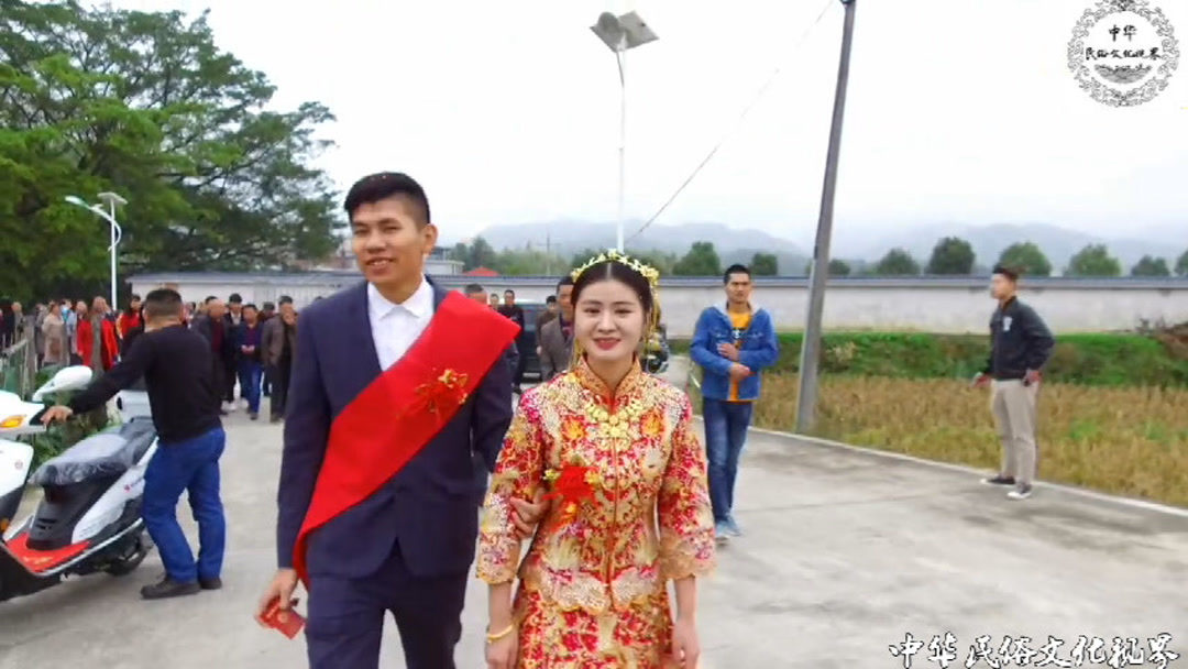 福建客家传统婚礼习俗,女方亲友第二天要带嫁妆到男方家