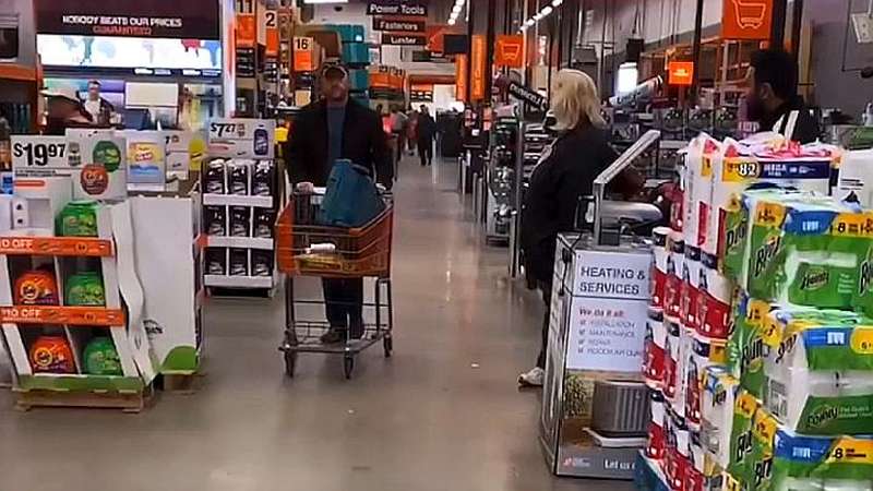 生活在美国的华人,发来这样一段视频!这就是今天在美国的生活