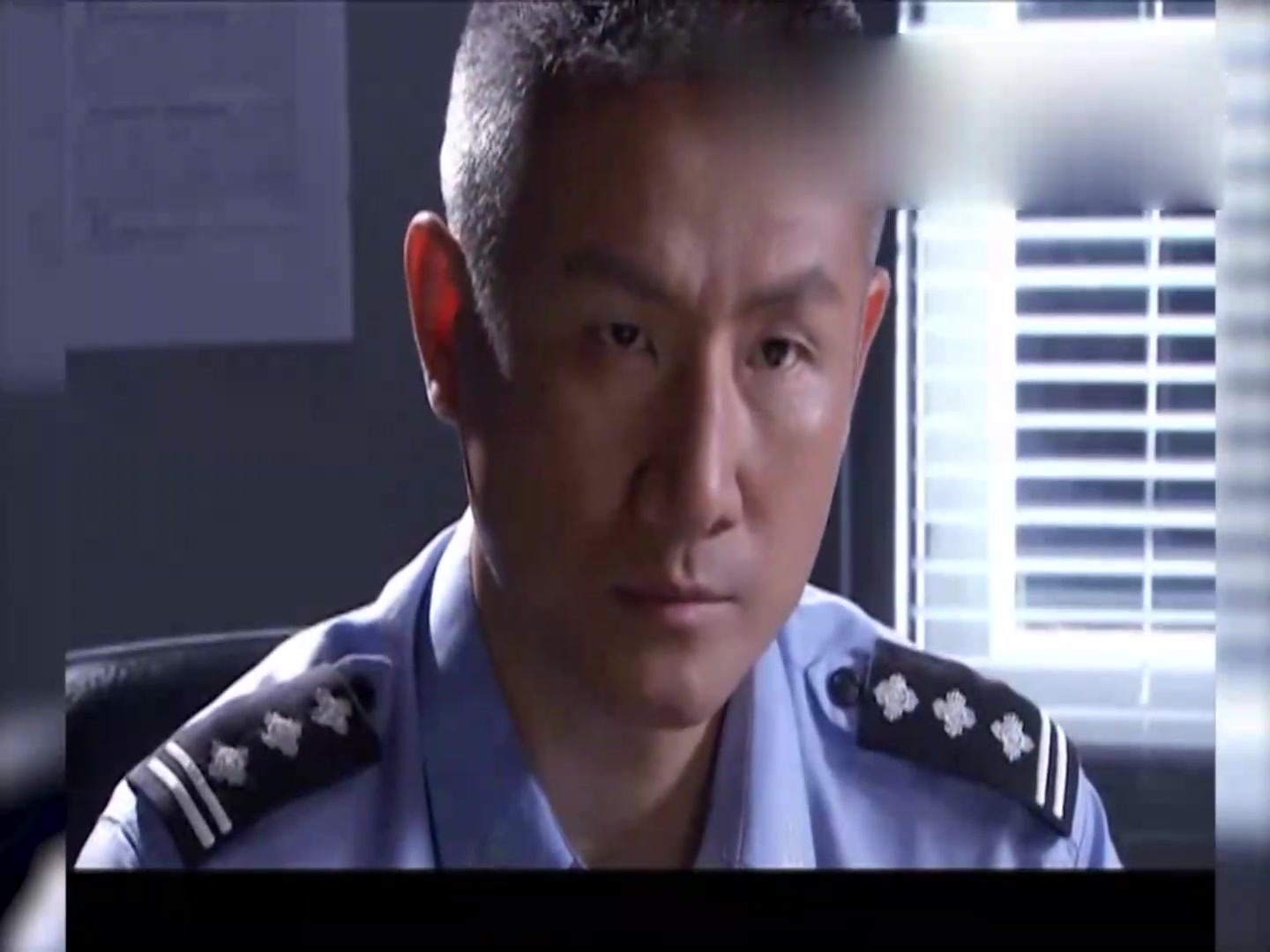 店老板爱看侦探小说,竟想帮警方分析案情,真是不知自己斤两