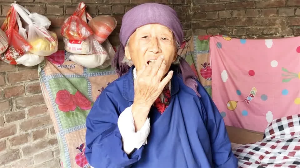 85岁老人儿子孙子相继去世,老人说出自己身世