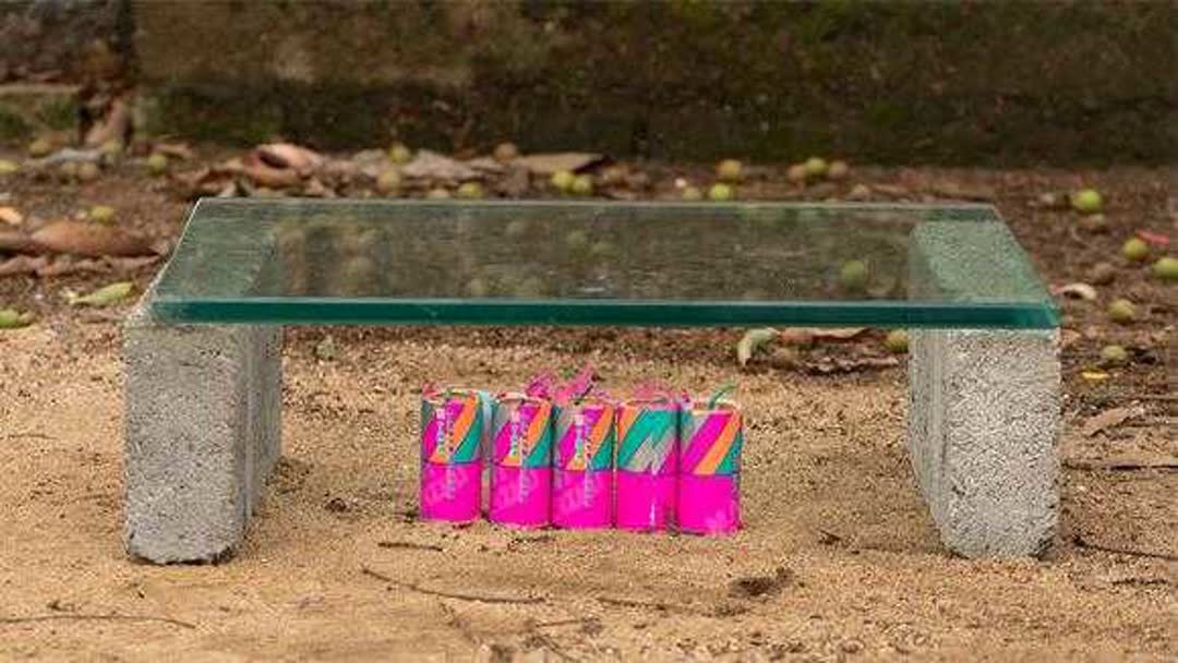 12mm钢化玻璃VS喷射烟花,结果会怎么样呢?