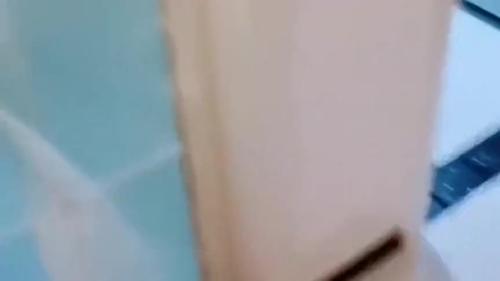 不是说把透明胶,粘在磨砂的玻璃上,就能看到里面了吗