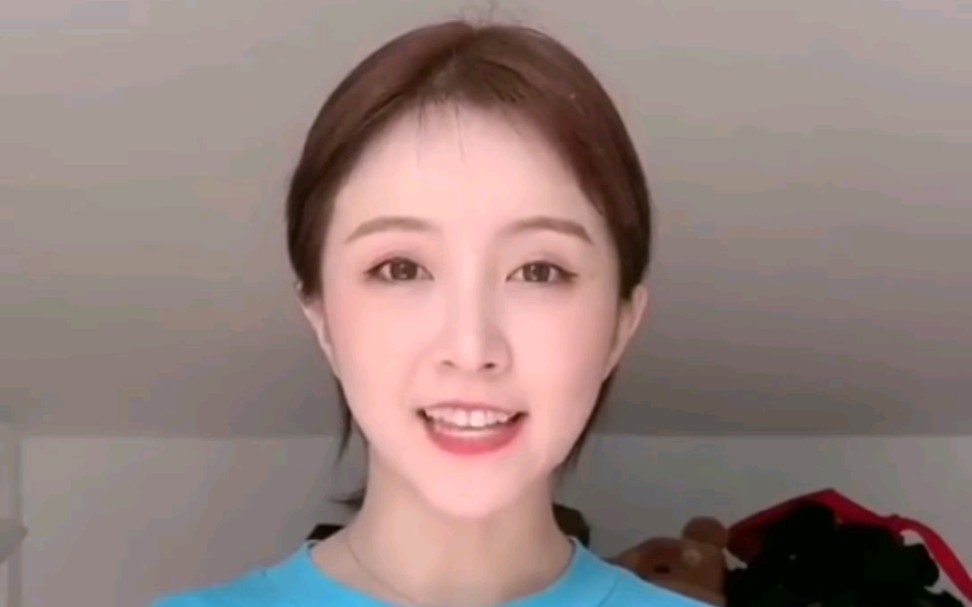 莉哥在上海戏剧学院练习“绕口令”