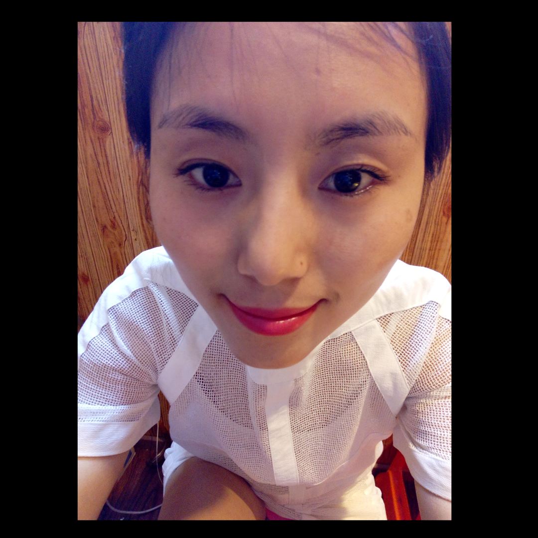 花花1494844386810463 