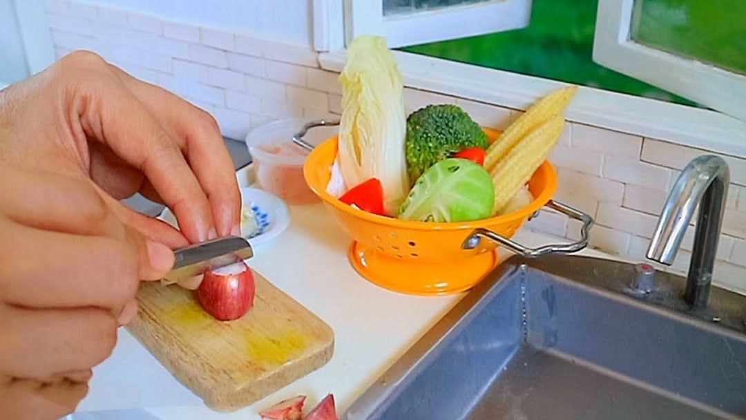 迷你厨房定格动画,真正的微缩食品如炒杂烩蚝油的食谱