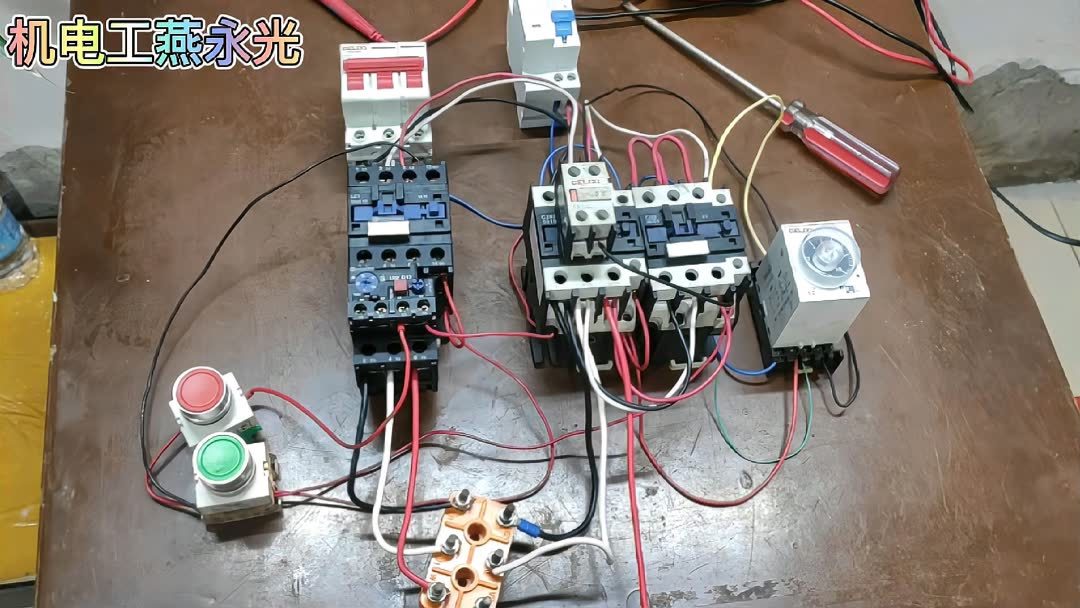 星三角降压启动控制线路接线,很多老电工都懵圈,弄懂你也算高手