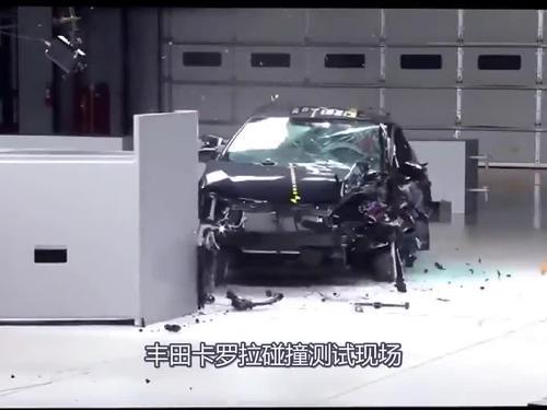 2014款丰田卡罗拉碰撞,惨烈至极