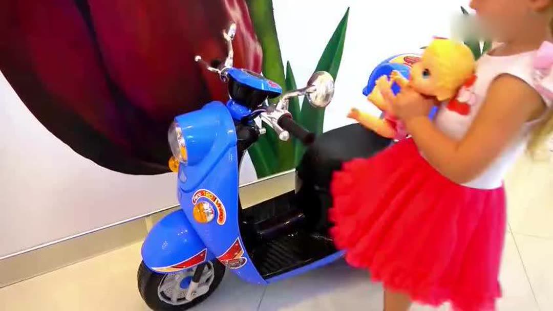 儿童早教益智玩具,小萝莉骑电动车带宝宝玩耍