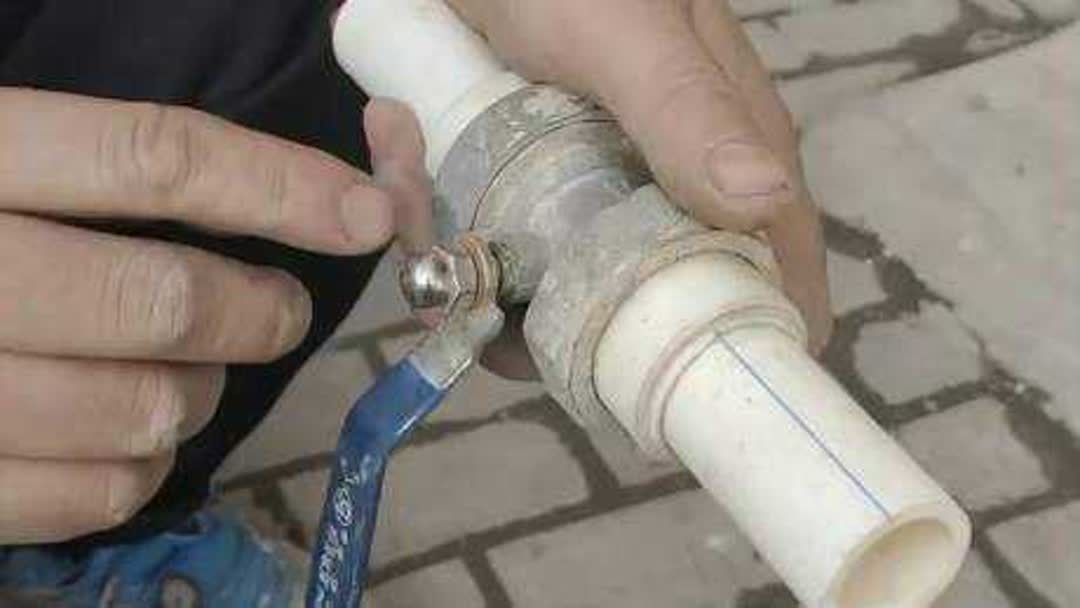 水管球阀漏水,看看是不是这个毛病,维修起来也特别简单