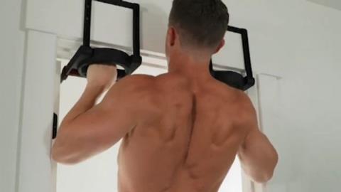 国外推出新型健身器材,在家里就能健身,再也不用去健身房了!