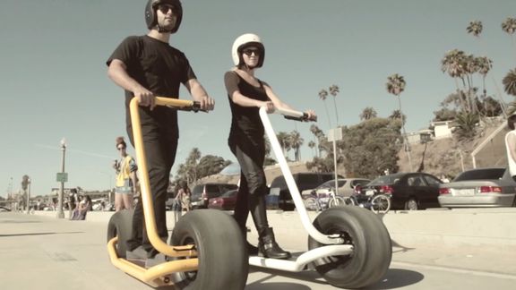 这大轮子电动滑板车,能自动平衡一骑就会,时速40公里太拉风