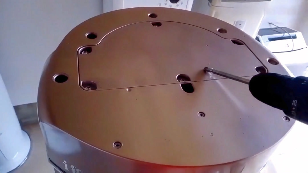 格力i铂圆柱空调拆卸清洗技术新鲜出炉,每一颗螺丝钉都仔细讲解