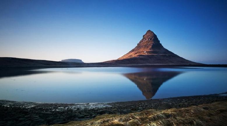 窗外的天空海阔 