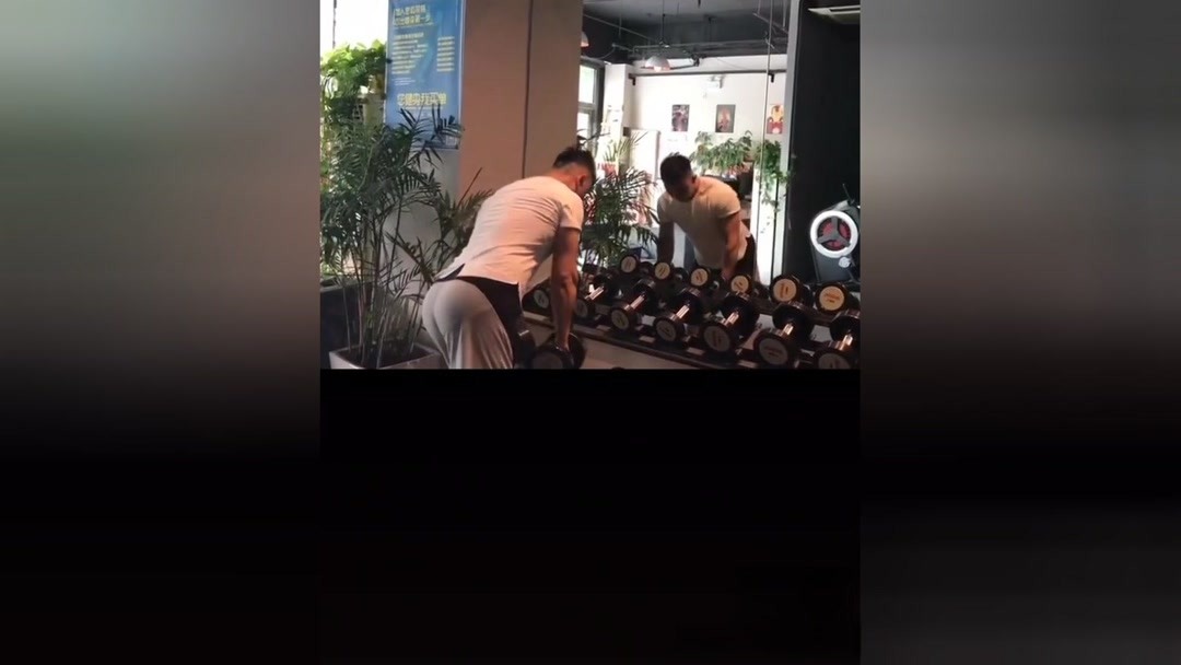 ...叉,侧面开旗的运动短袖的么,想让一个朋友设计出来,支持多的话就设计