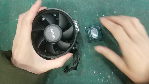 老哥徒手掰开锐龙2400g cpu上盖,cpu到底经历了什么