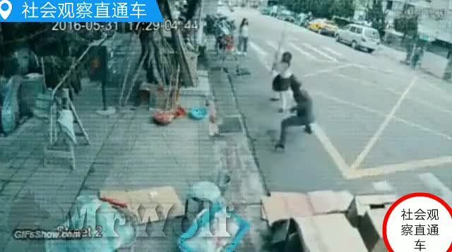 监控实拍现实中位民间高手的打架场面!还真就是高手在民间!