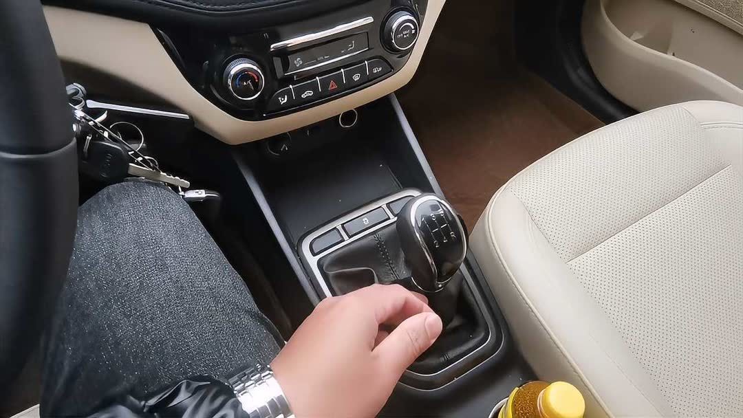 4万块买台长安逸动划算吗?操控性不错比帝豪好开,1.6排量动力足