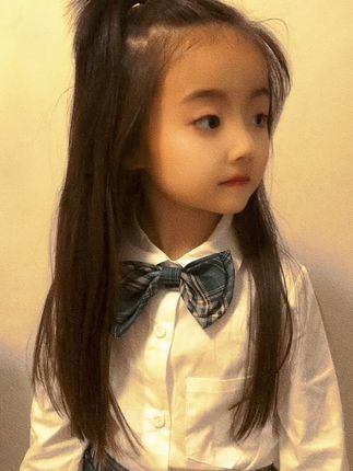 一年级的学生,群里没有发一张照片,六岁两个月让你上小学,年龄小个头...