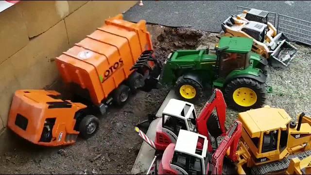 儿童卡通,工程车动画,挖掘机动画,警车把摔倒的翻斗车救起