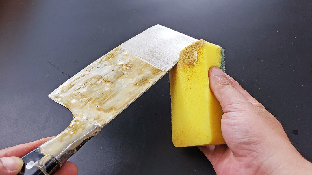 厨房菜刀生锈,学会这个小技巧,轻松一擦就像新的一样,太实用了