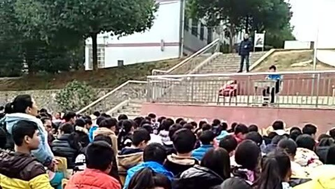 月考总结会上学生代表发言.mp4