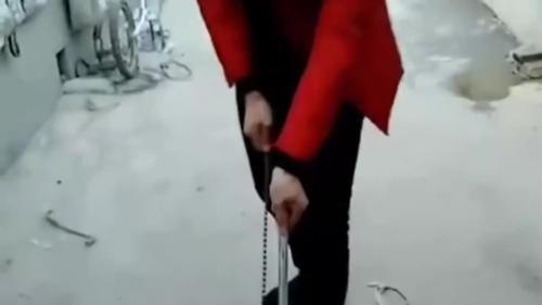 废自行车后轴改做捆绑器,捆树枝竹子甘蔗铁管