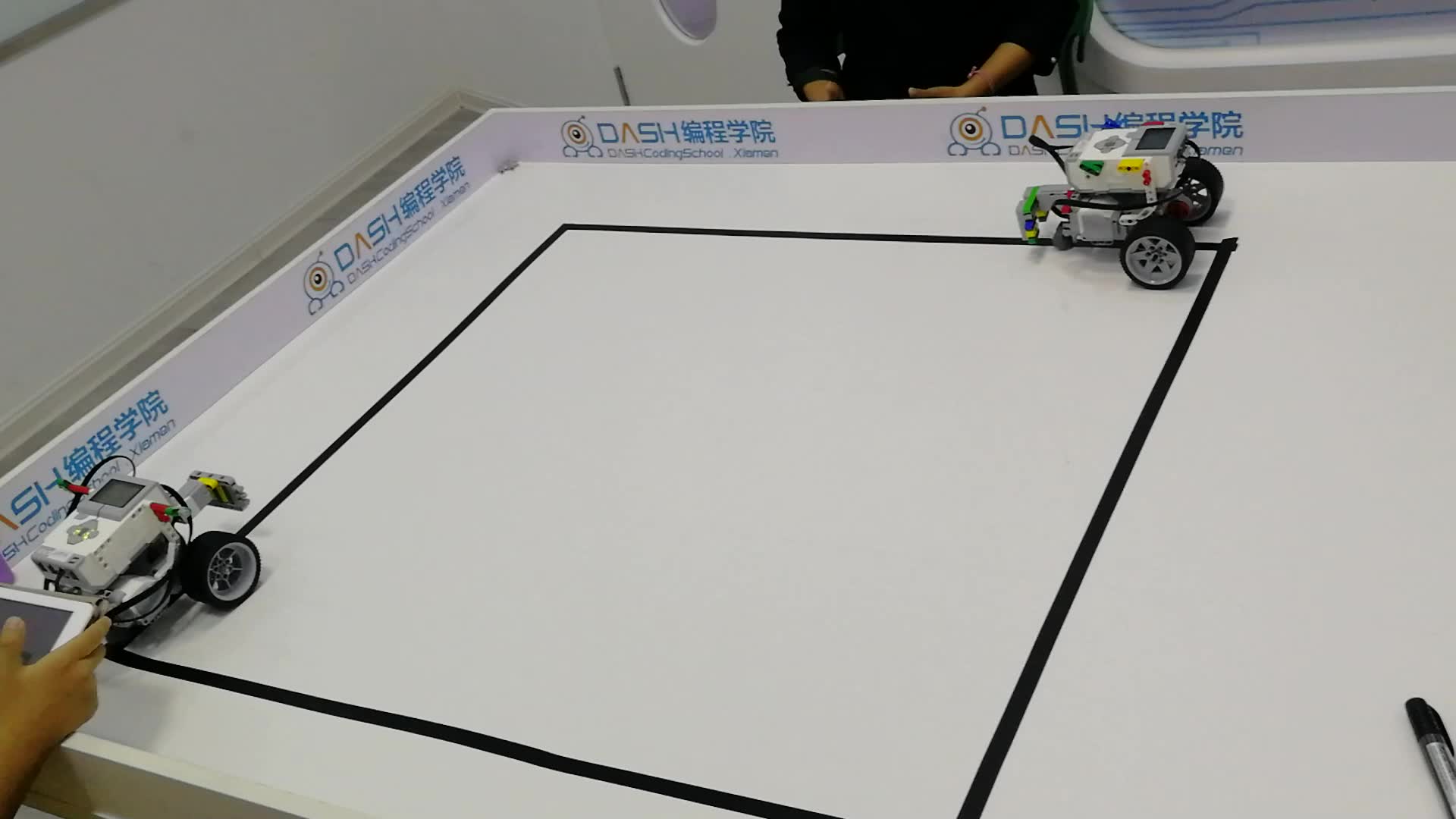 乐高EV3触碰传感器接力机器人(简单的快乐)