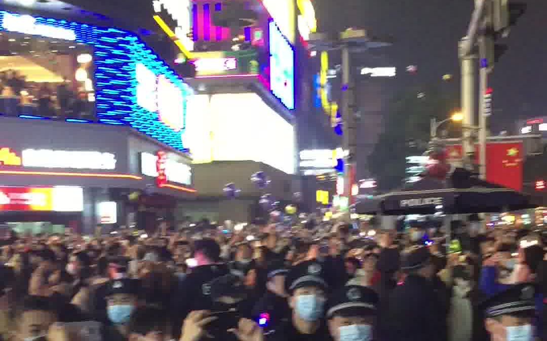 2021-2022长沙市中心万人自发跨年倒计时实拍