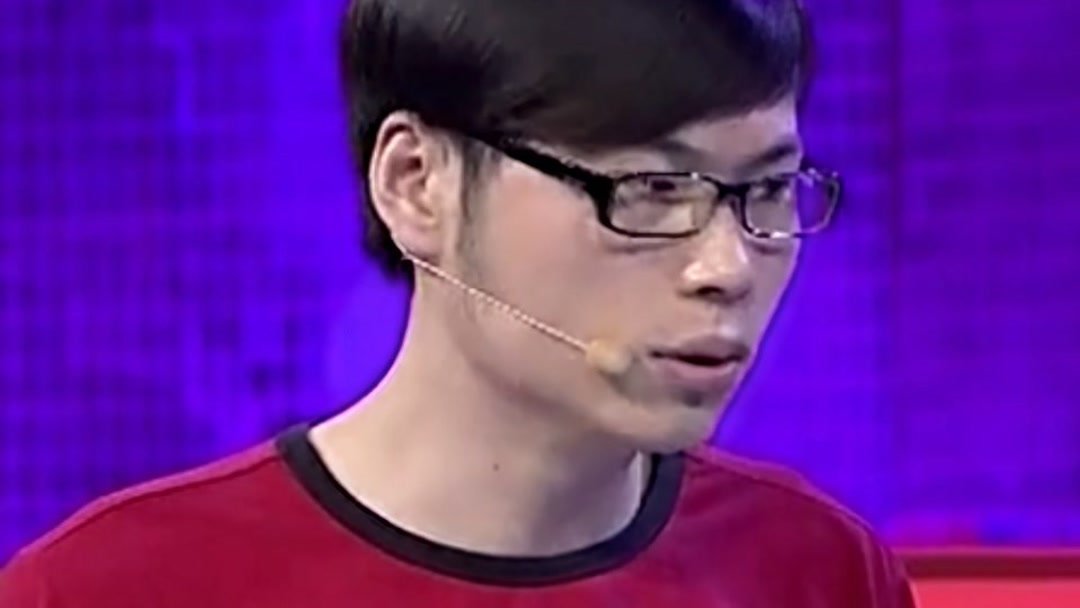 女孩为前男友留长发纹纹身,好友看不过去想帮忙!