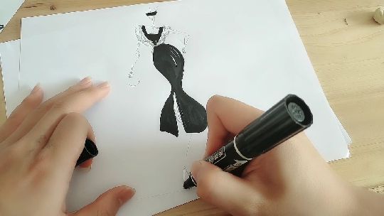 日常款连衣裙手绘教程:荷叶边礼服手绘教学