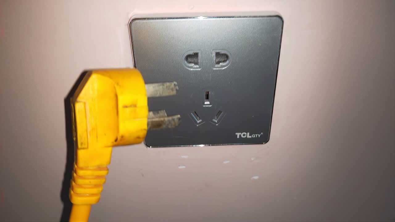 这才是插座的正确接法,原来以前都接错了,难怪一用电就打火