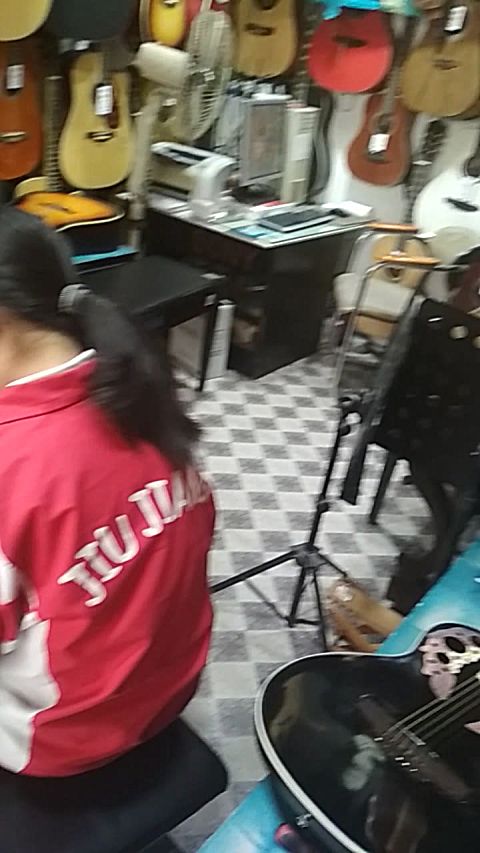 九江濂溪区一中的学生上课前后到路边摊买吃的很不卫生,有可能存在...