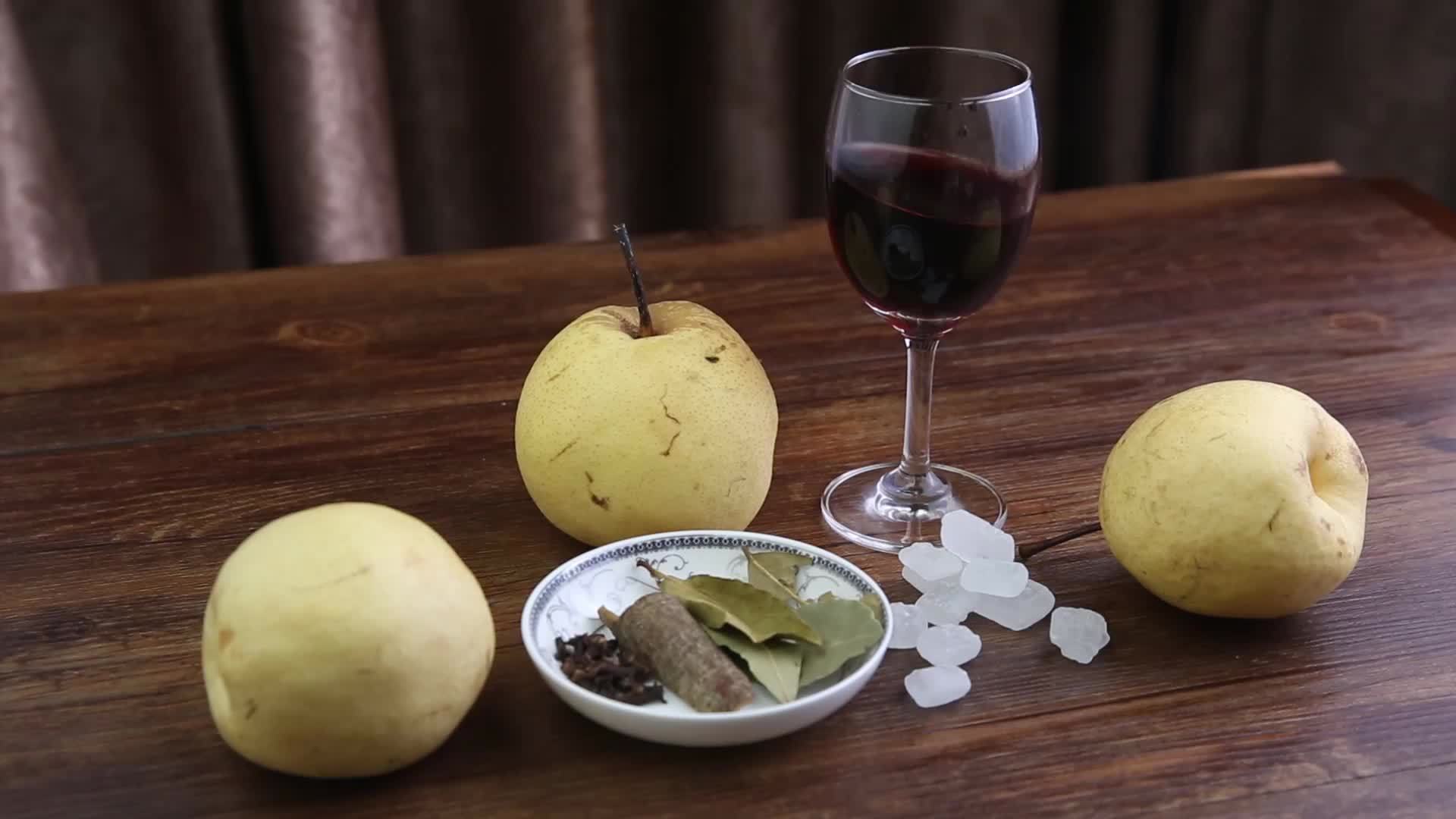 润燥化痰生津止渴DIY红酒炖雪梨,做法竟如此简单!